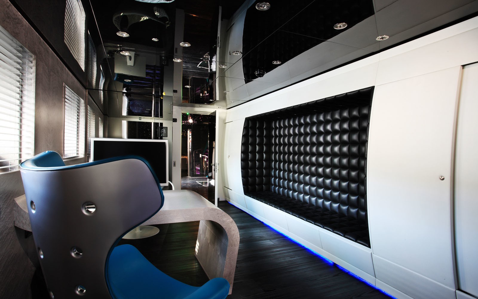 Yacht SEA FORCE ONE, Admiral | CHARTERWORLD Luxury Superyacht Charters